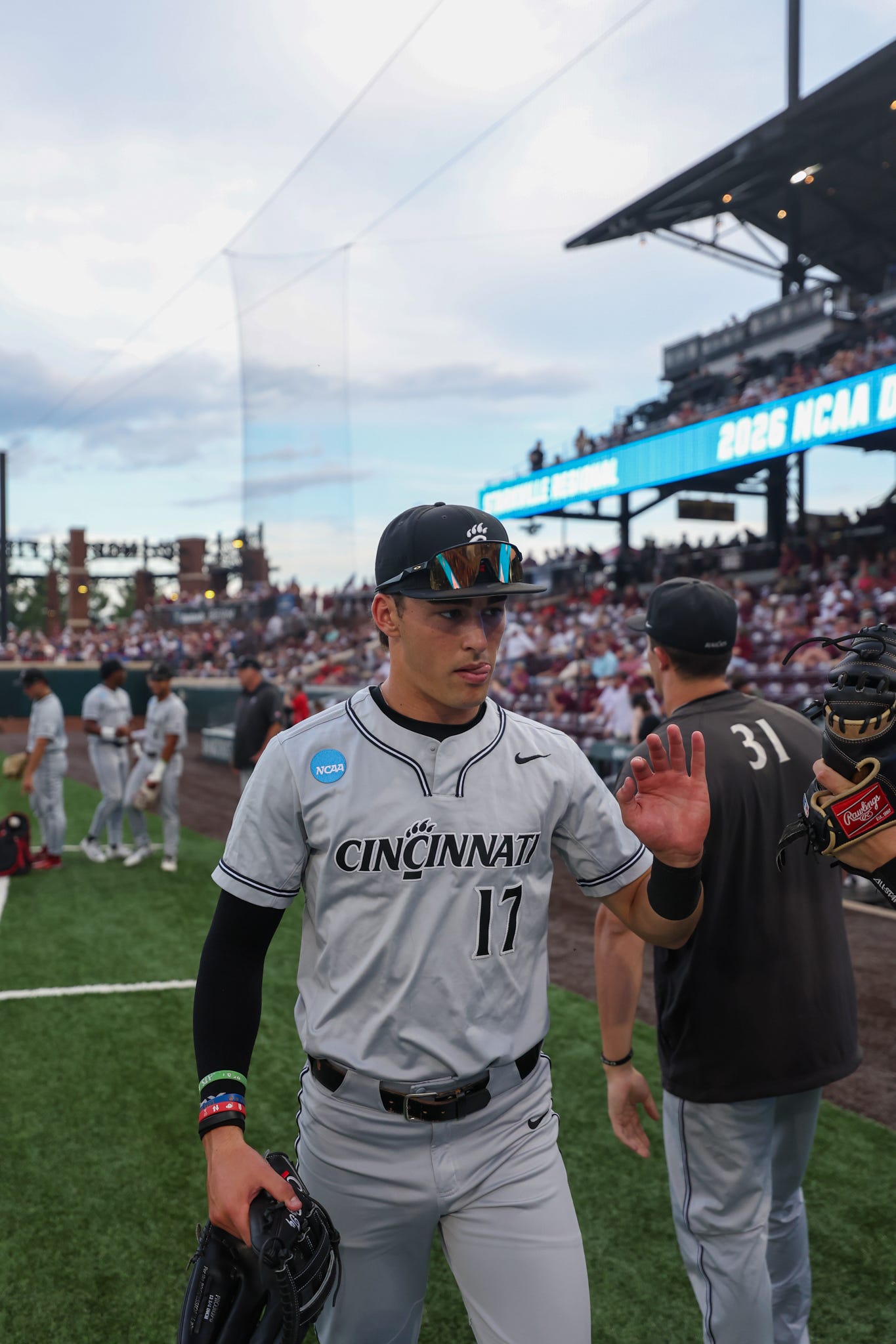 Cincinnati Bearcats bats fall short vs. top seed Mississippi State