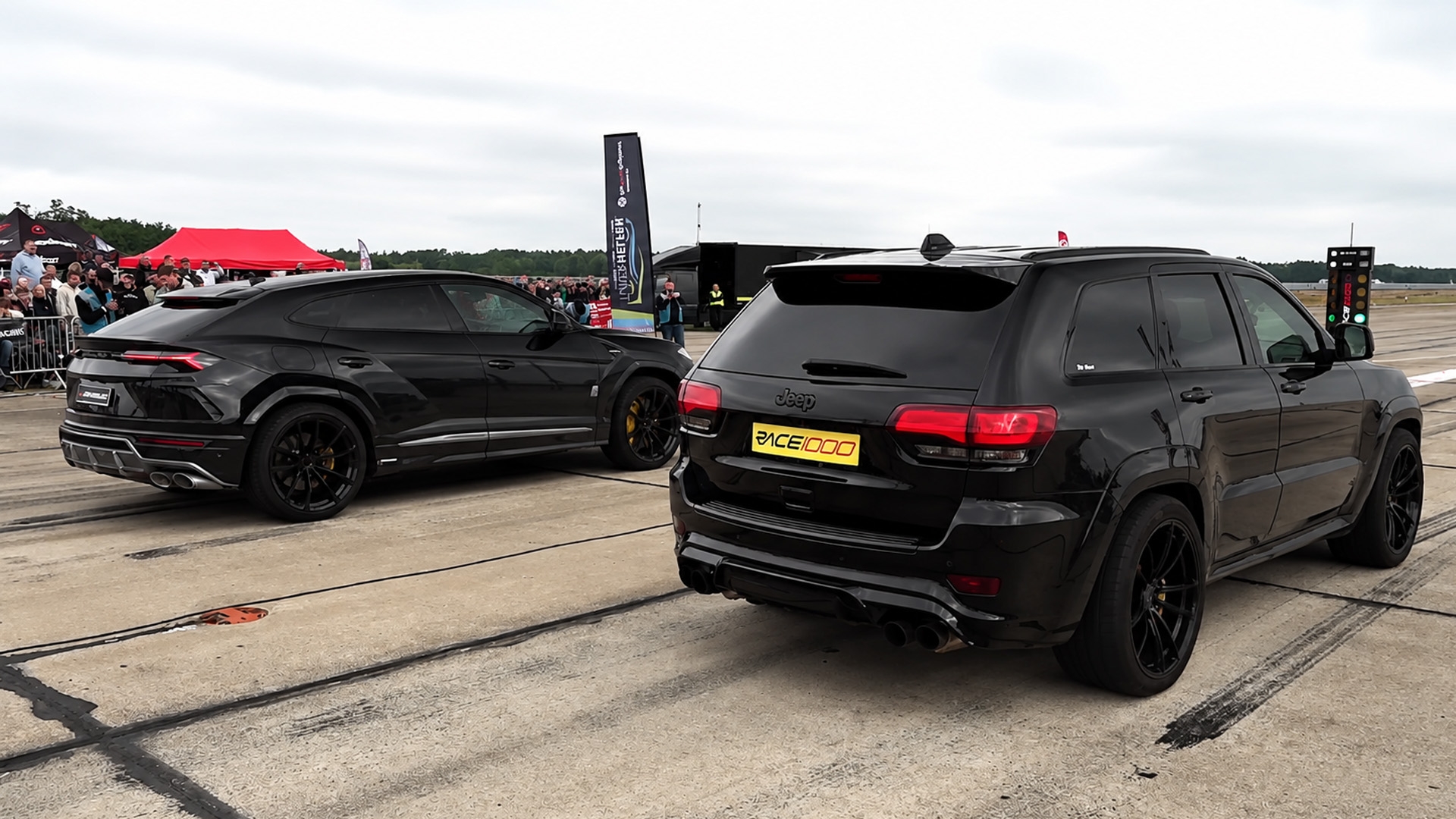 Lamborghini Urus und Jeep Grand Cherokee im Drag Race