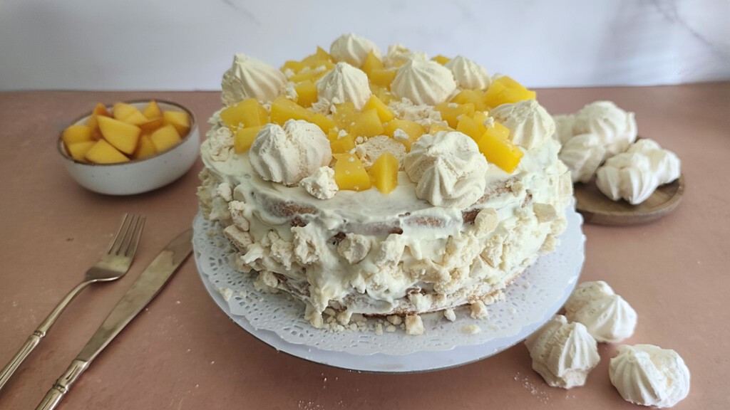 Tarta chajá uruguaya, el postre más esponjoso del Río de la Plata