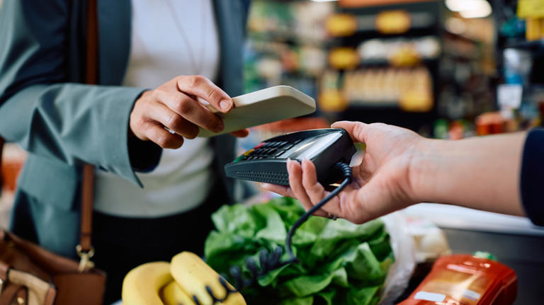 10 best grocery chains for budget shopping