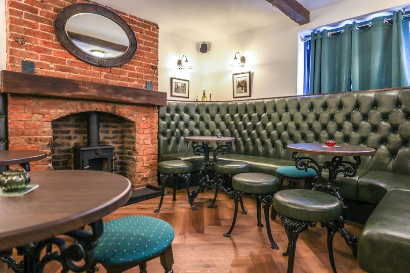 Town centre pub with dining room selling oysters now open