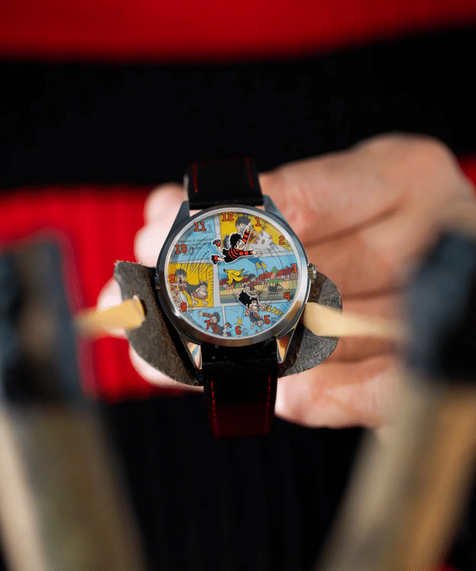 Beano x Mr Jones Watches : Cette montre transforme l’heure en bande ...