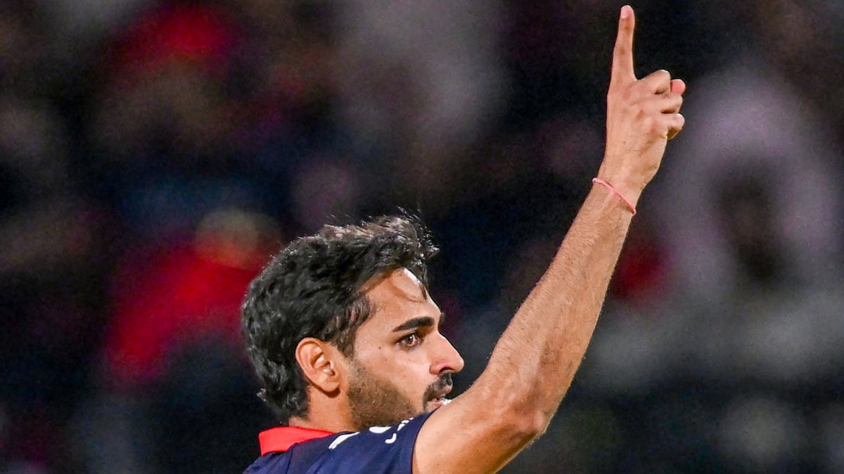 'Bhuvneshwar's wobbly seam makes it tough for batters to pick': Tendulkar