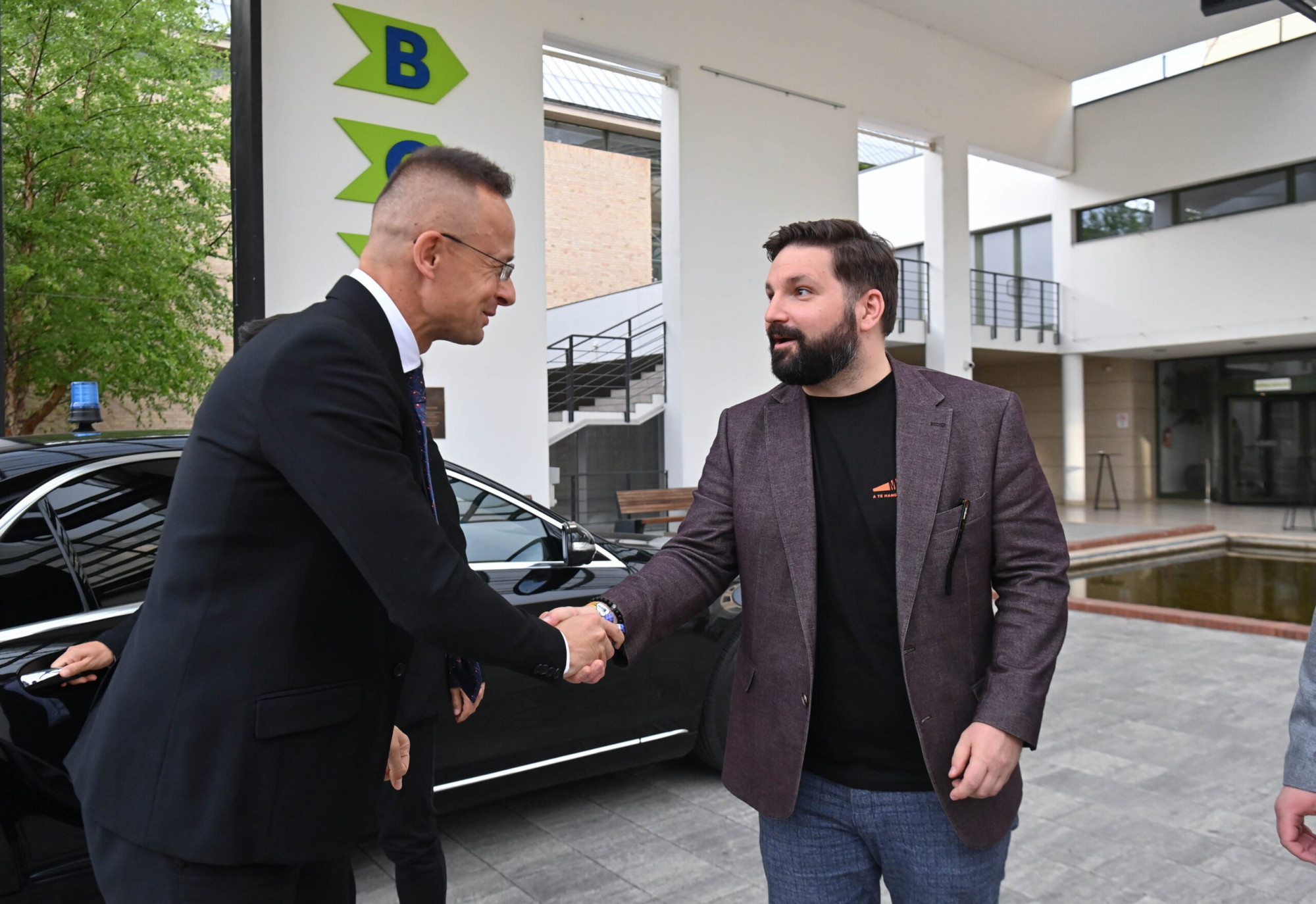 3 ezer forintos árbevétel, 2,7 milliárd forint támogatás a Tisza-adós ...