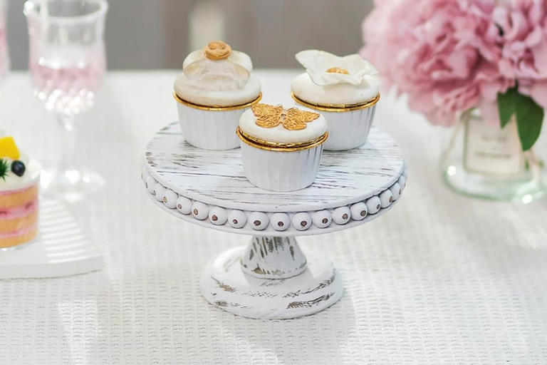 Meghan Markle’s coastal kitchen has us eyeing rustic cake stands ...