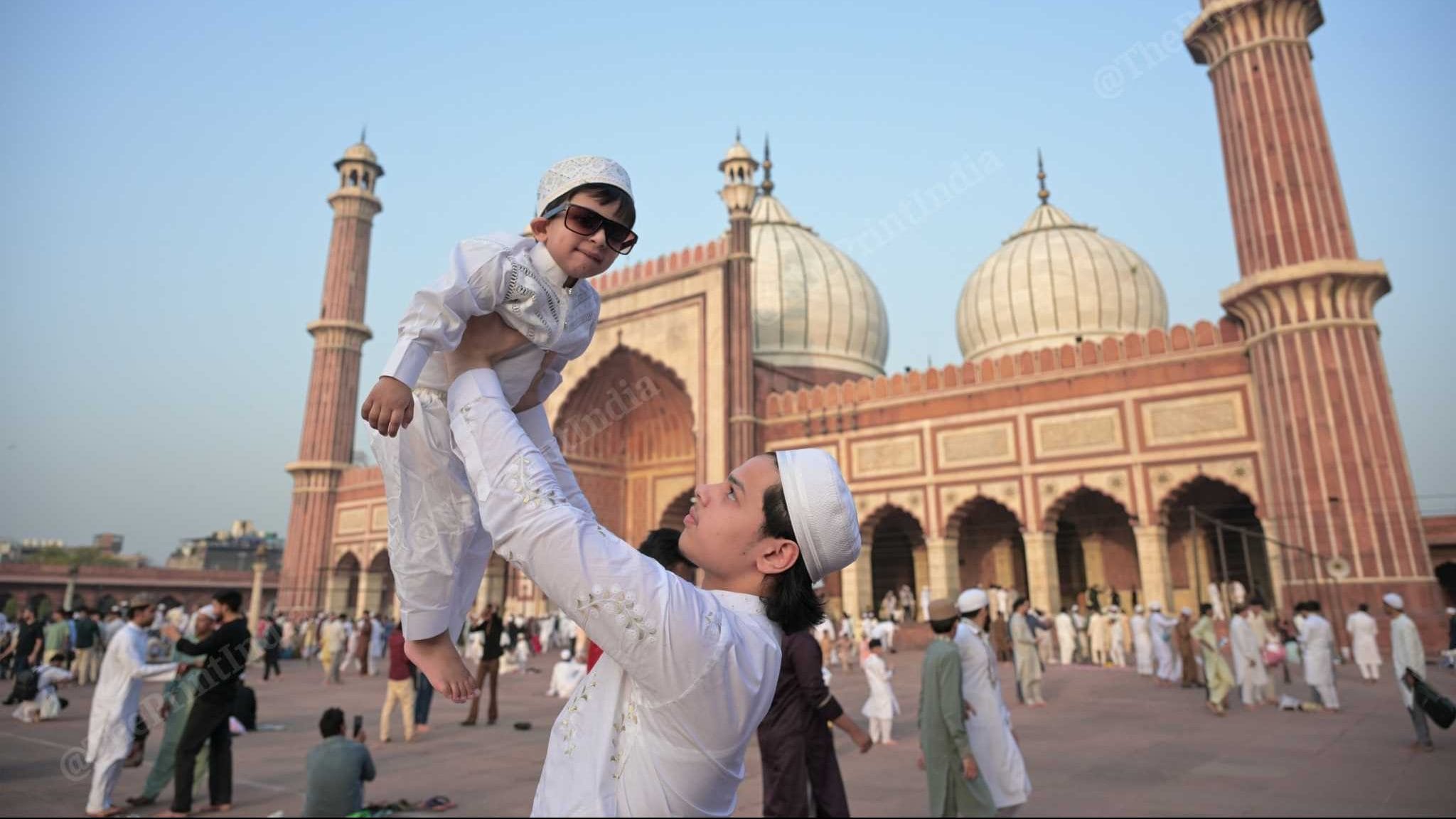 Photos of the week: Eid prayers at Jama Masjid, CM Vijay in Delhi ...