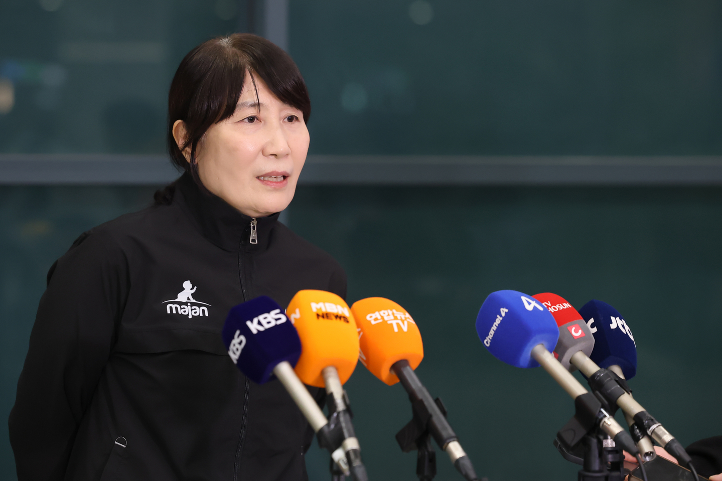 Lee Do-hee leads Iran women's volleyball team to consecutive Central ...
