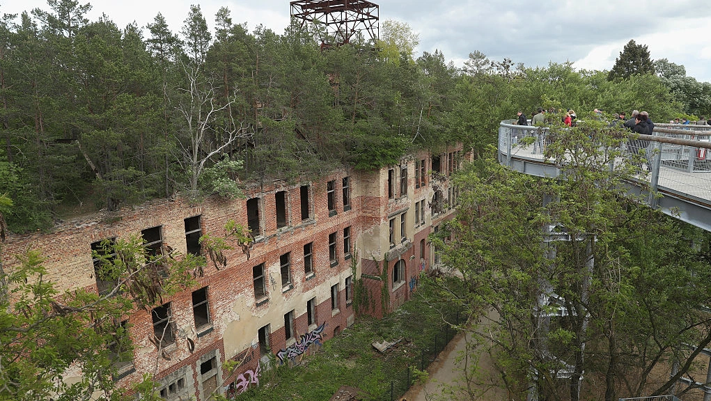 10 hauntingly beautiful abandoned landmarks