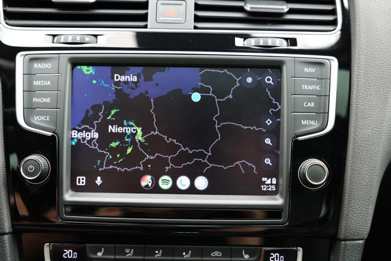 4 aplikacje na Android Auto, których warto używać poza Mapami i Spotify