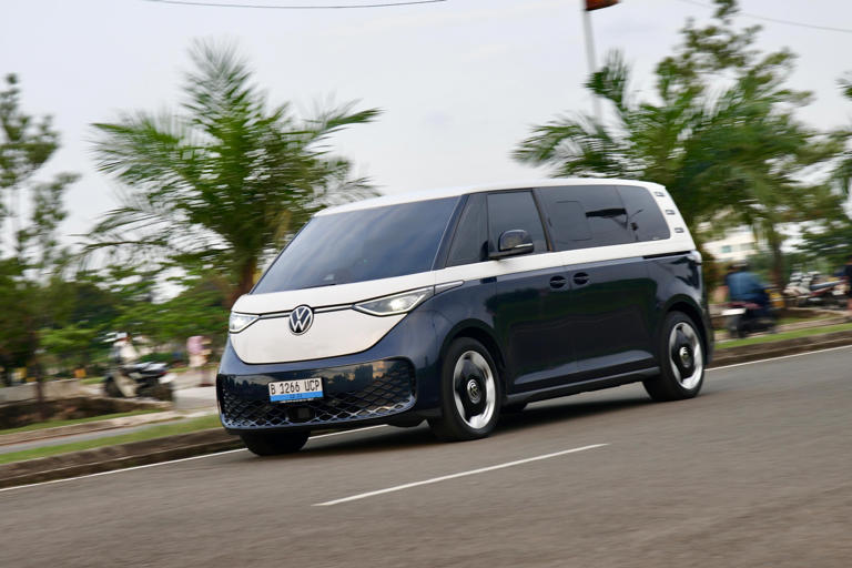 Adu kencang MPV listrik Rp 1 miliar lebih, XPENG X9 vs VW ID. Buzz