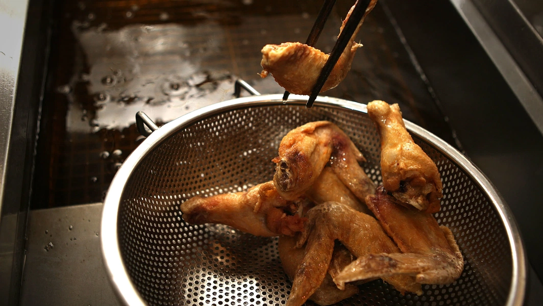 Master the art of crispy chicken wings