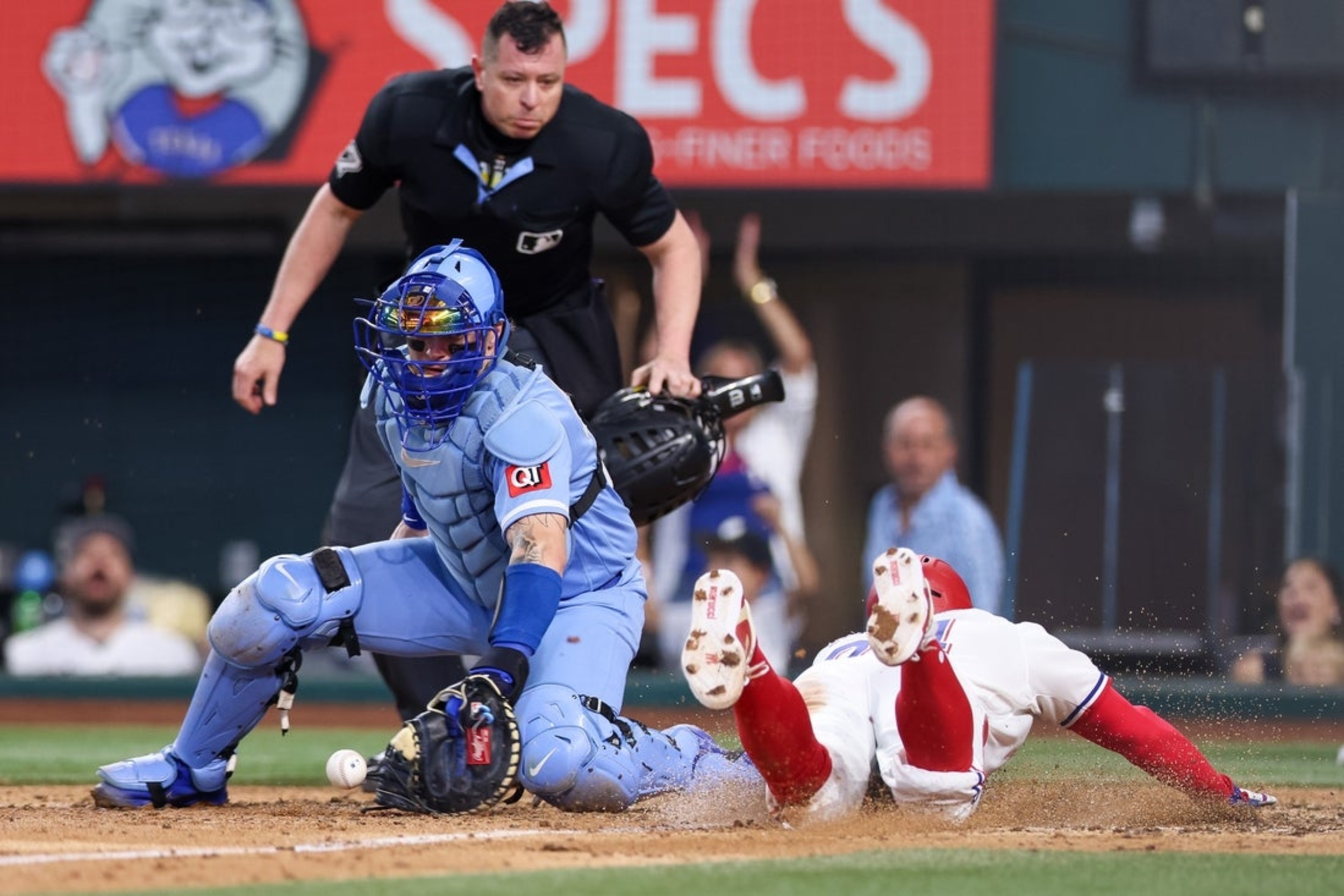Rangers ride late uprising into rematch vs. skidding Royals