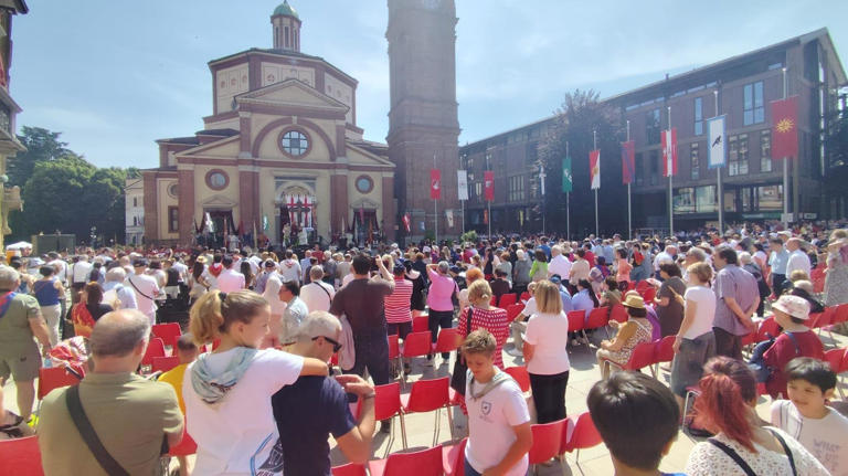 Palio di Legnano 2026, piazza San Magno gremita: la messa sul Carroccio ...