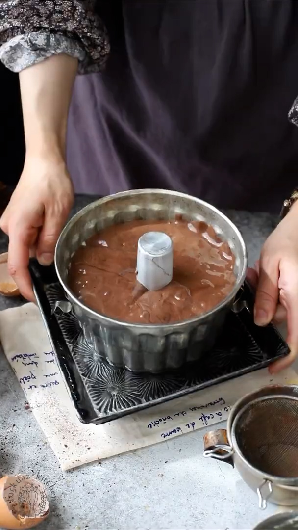 Spanish custard dessert with cake bottom