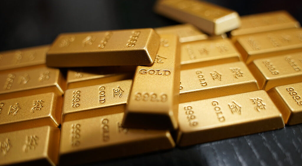 Gold could hit US$8,000 an ounce: Is now a good time for Canadians to ...