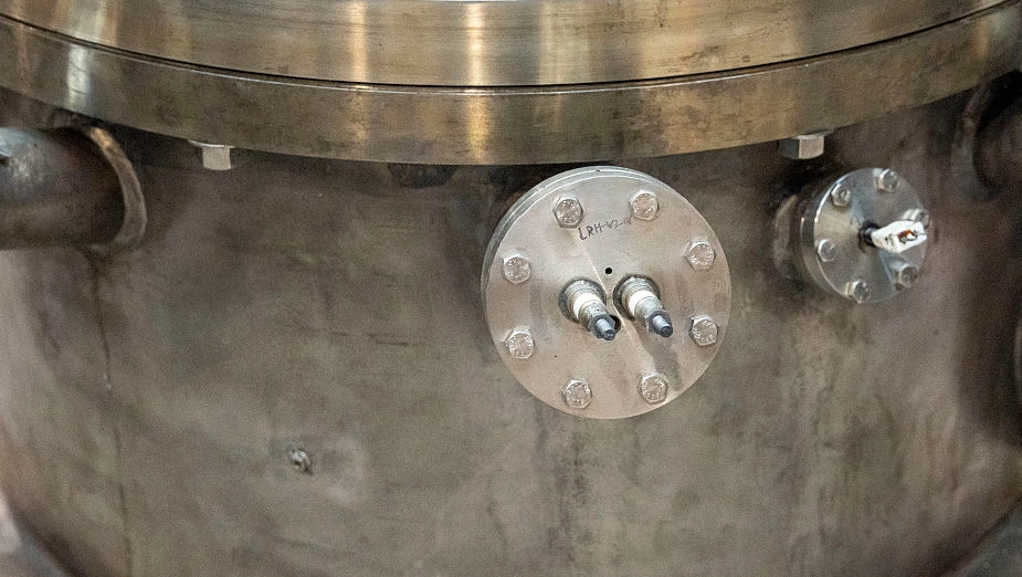 French solar furnace test extracts oxygen from lunar soil