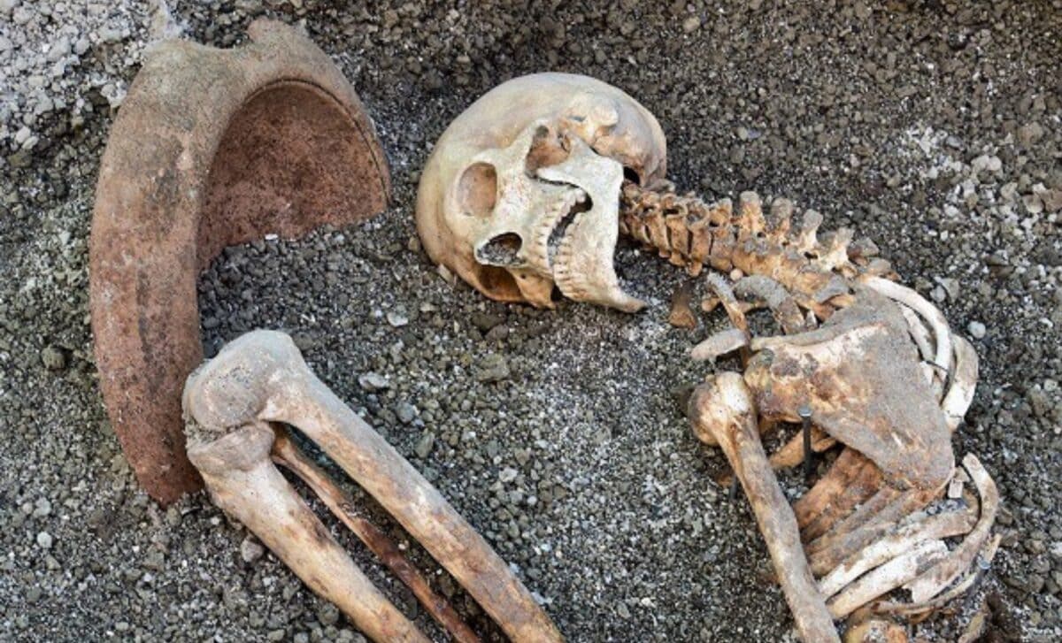 After 1,900 years, AI reveals the face of a Pompeii victim caught in ...