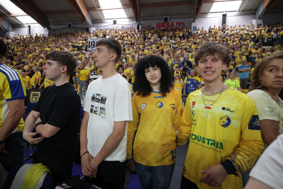 Niesamowity doping na meczu o mistrzostwo Polski Industria Kielce ...