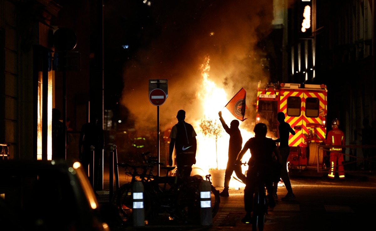 The night Paris plunged into chaos: Riots, death, mayhem grip city streets