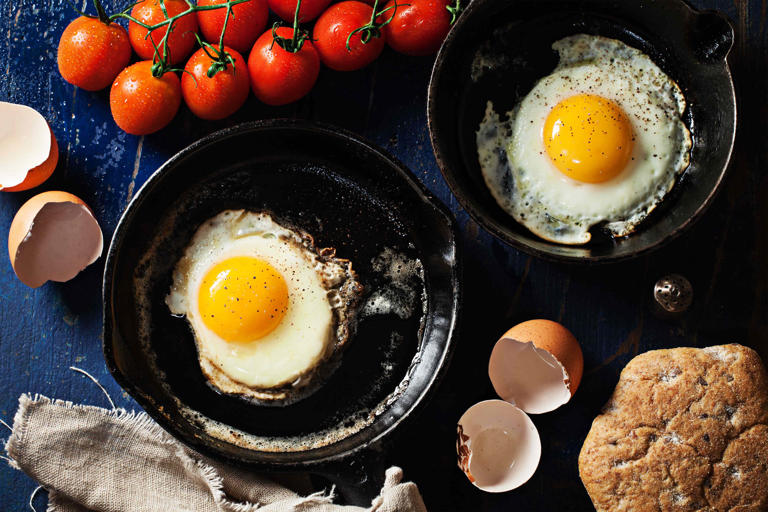 I asked chefs how to clean cast iron skillets after cooking — they ...