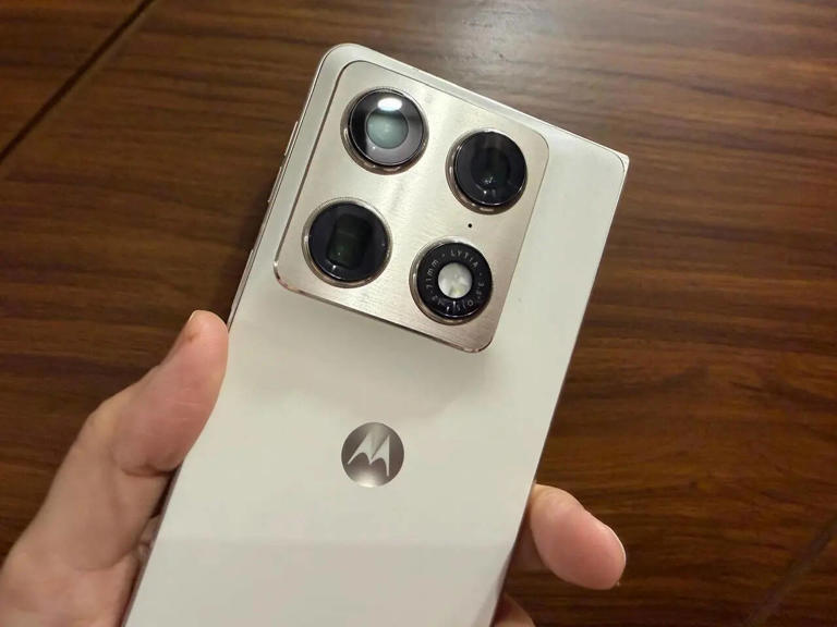 Motorola Razr fold review: Folded perfection, unfolded brilliance