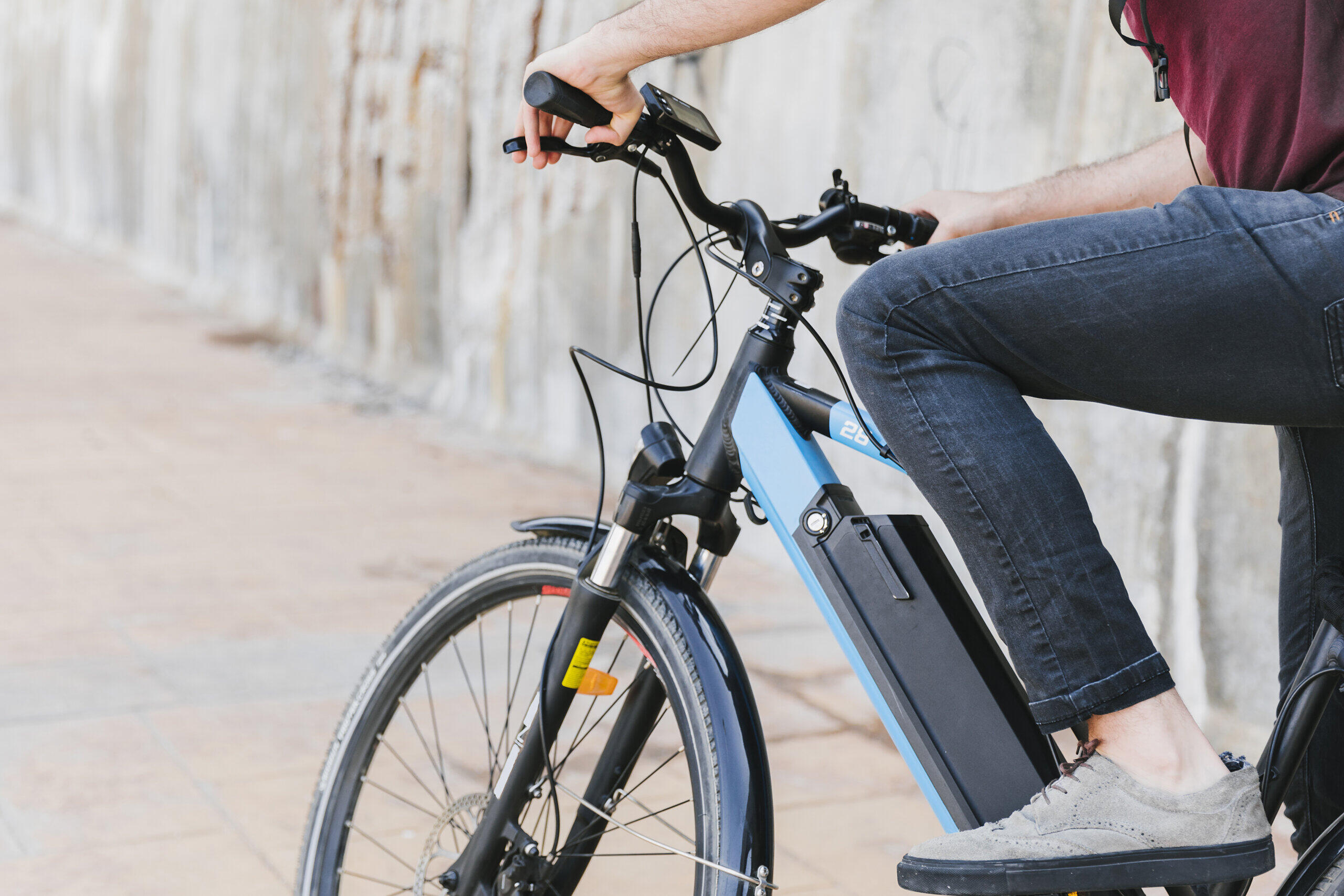 E-Bike: Akku beginnt zu brennen – wann muss die Versicherung zahlen?
