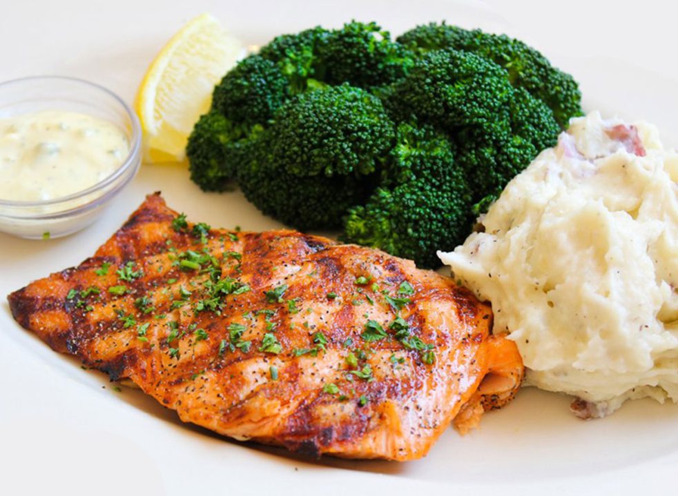 5 'healthy' restaurant orders that are calorie bombs