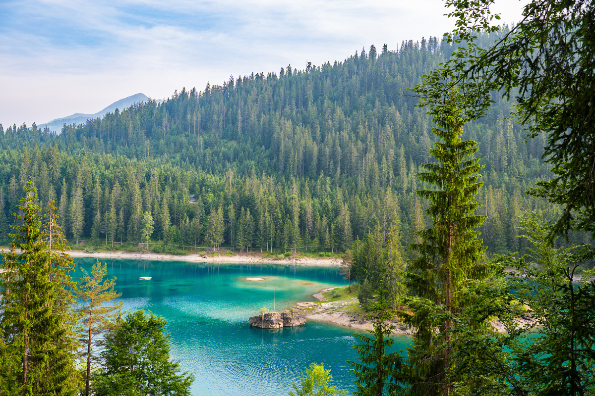 Het water is turquoise en bereikt 24 graden: de Alpiene oase met het ...