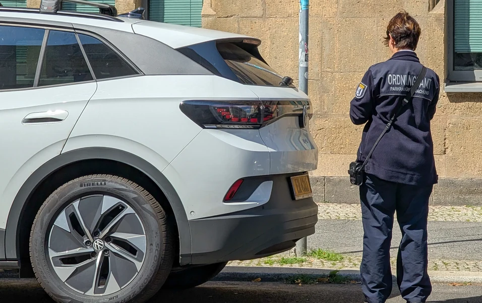 Ex-parking inspector warns bay-hopping won't avoid fines