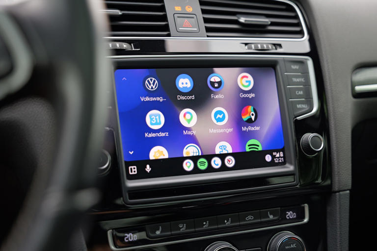 4 aplikacje na Android Auto, których warto używać poza Mapami i Spotify