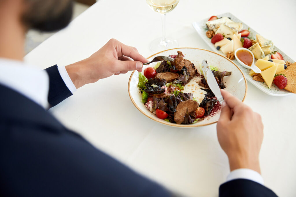 9 things your food order at a restaurant tells people about you that ...