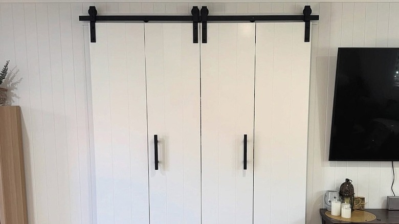 17 minimal closet door ideas that won't overwhelm your space