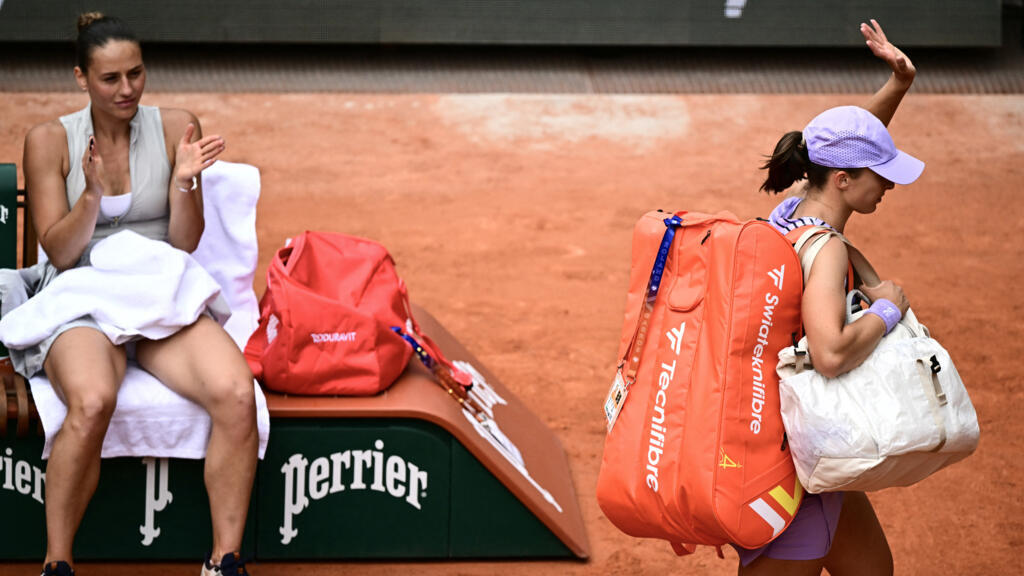 Swiatek out of French Open as Kostyuk, Svitolina book all-Ukrainian ...