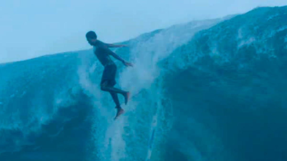 20ft Teahupo'o beast blasts photographer Guy Mac in viral punishing ...