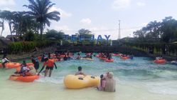 Libur panjang, Tee Jay Waterpark jadi magnet utama wisata di Kota ...