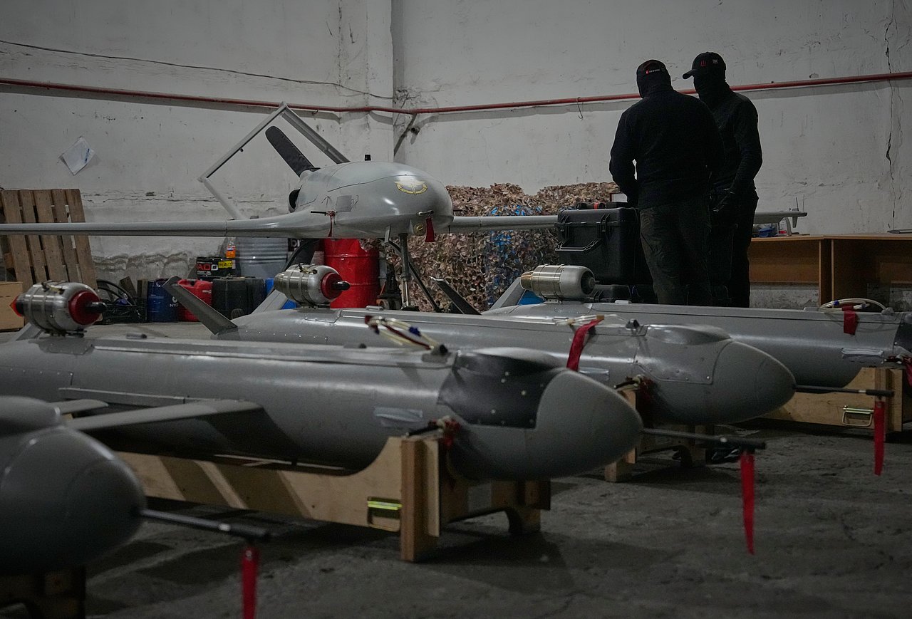 Ukraine hits Russian energy targets and denies striking Kremlin ...