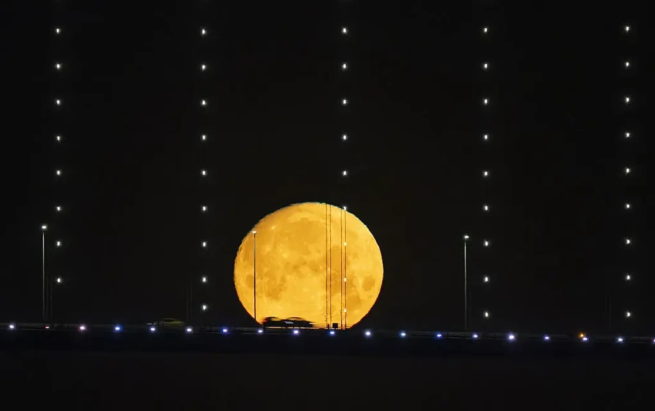Full moon sparks emotional and financial focus for Taurus