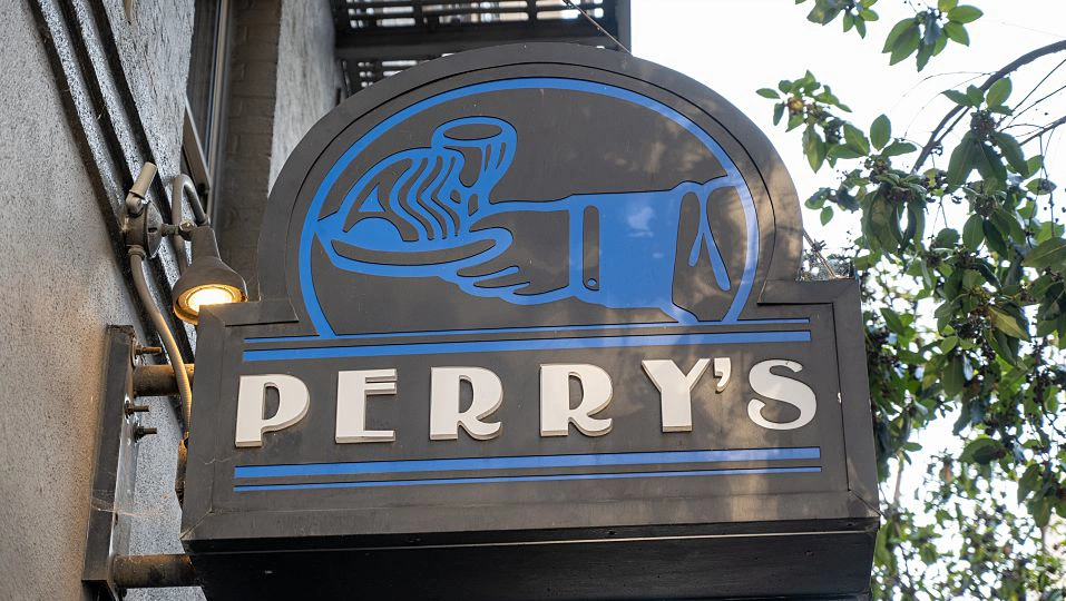 13 funniest and most creative business signs