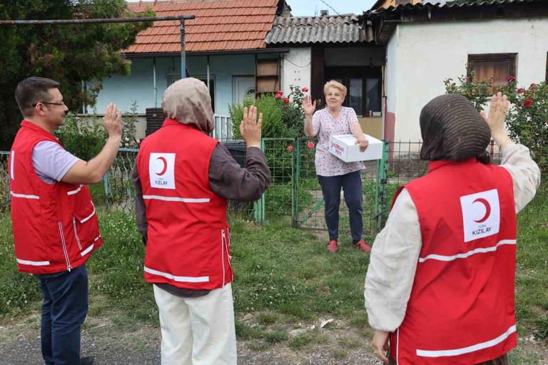 Türk Kızılay yurt içinde ve 30 ülkede 199 bin 846 hisse kurban kesimi ...