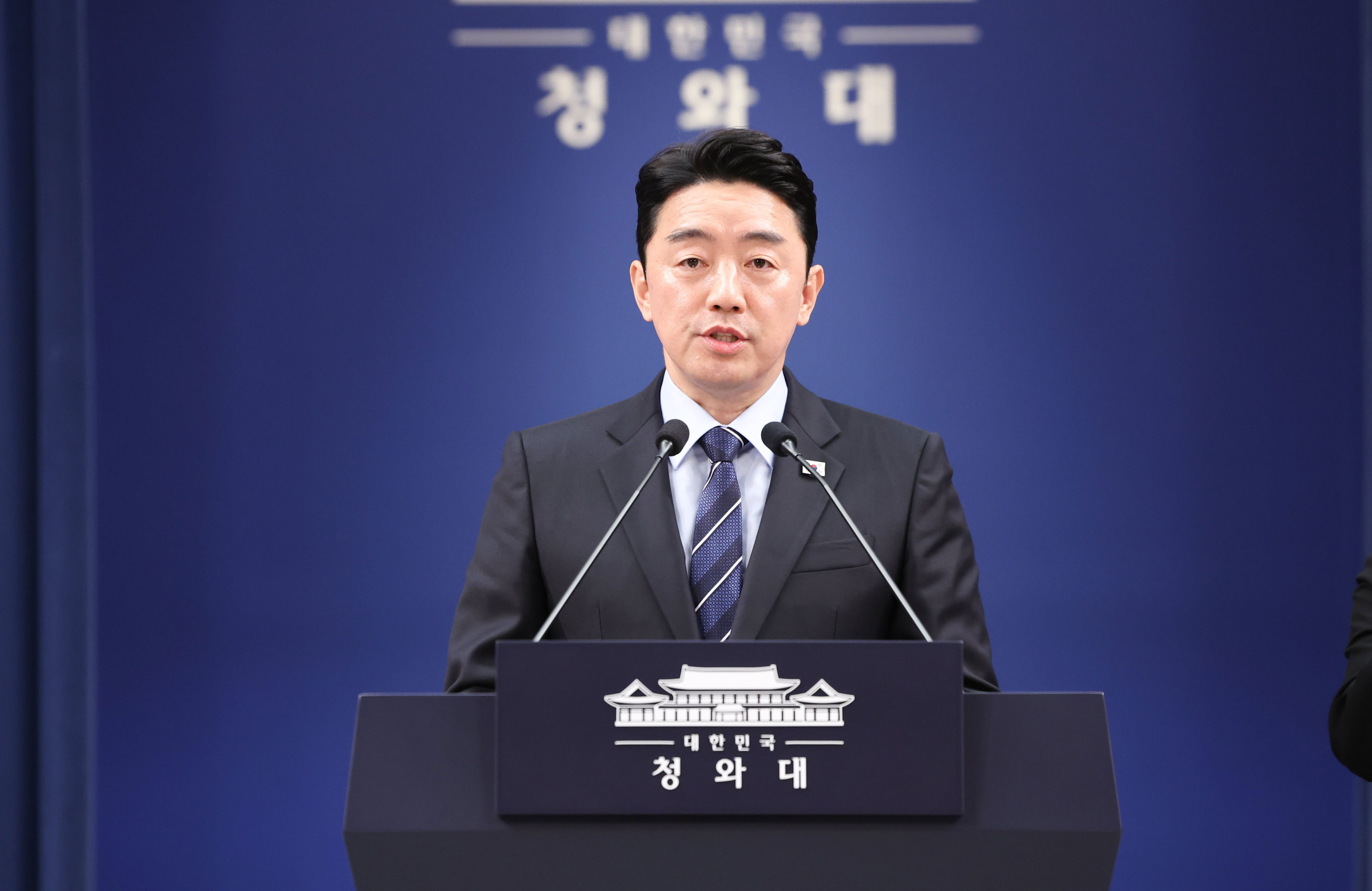 Presidential chief of staff Kang departs for Canada to support ...