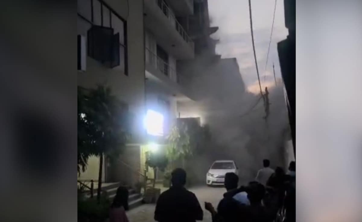 Video: Moment South Delhi building collapsed like a house of cards