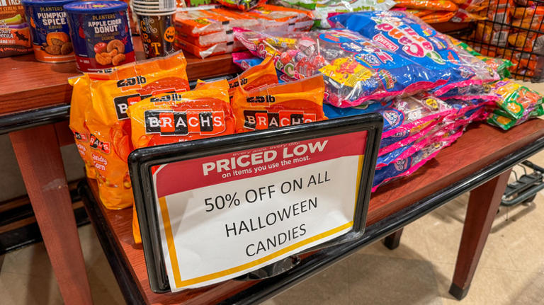 The best time of day to find deals at a grocery store
