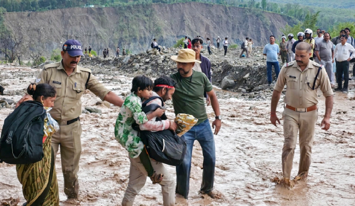 SDRF rescues over 50 pilgrims stranded in swollen river in Uttarakhand ...
