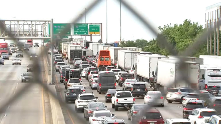 1 killed, other hurt in Dan Ryan Expressway crash on SW Side, police say