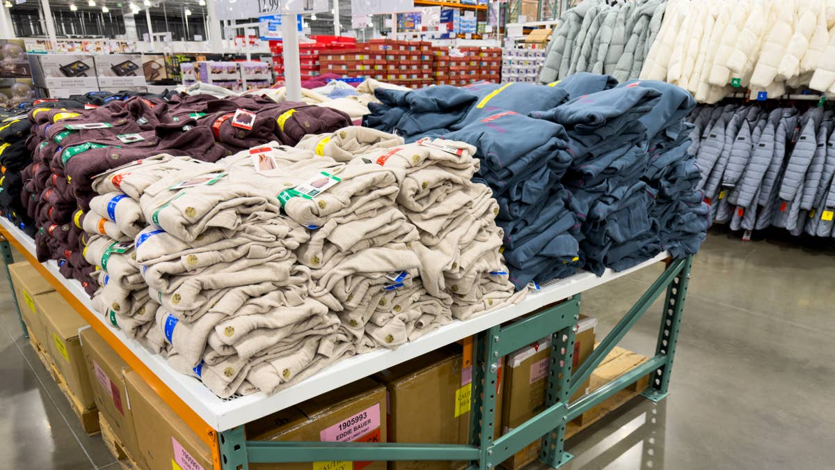 Costco shoppers are rushing to snag these $11 DKNY organic cotton tees