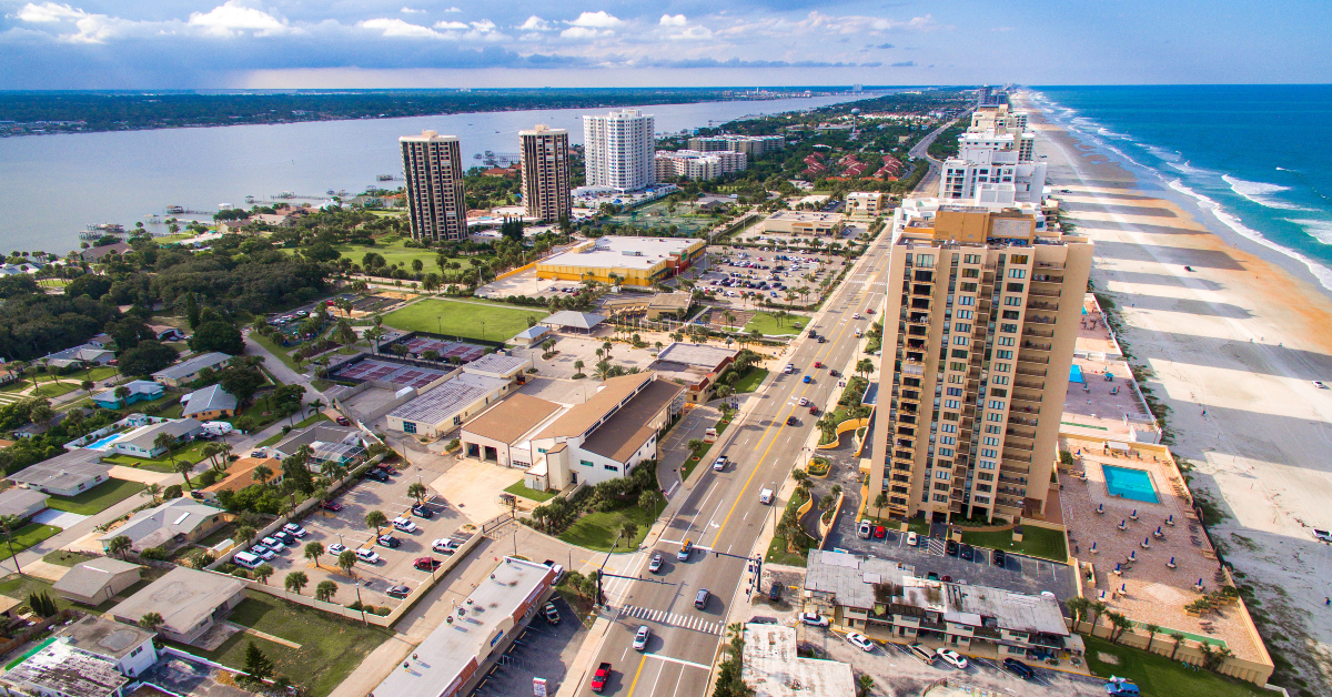 10 charming beach towns where couples can retire on nothing but Social ...