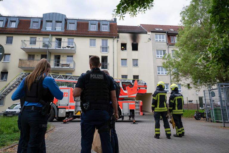Wohnungsbrand in Leipzig-Mölkau - Mann springt aus dem Fenster