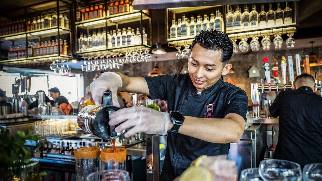 14 things you should never say to a bartender