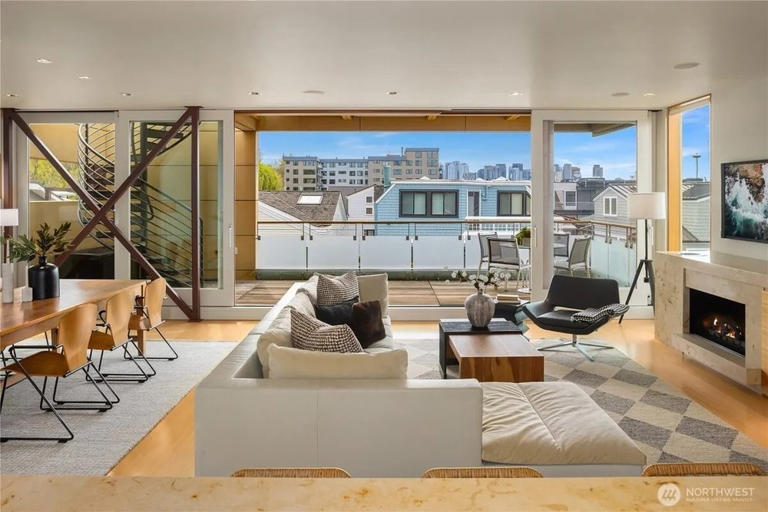Designer floating home in Seattle with ‘rare’ underwater basement gets ...