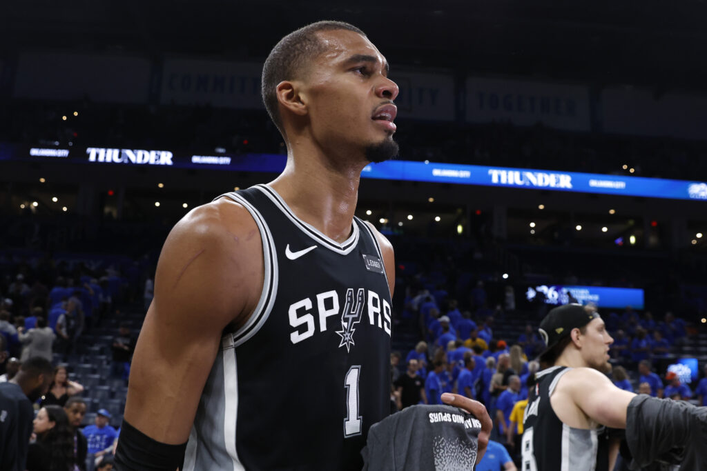 17-year-old San Antonio Spurs fan suffers devastating head injury ...